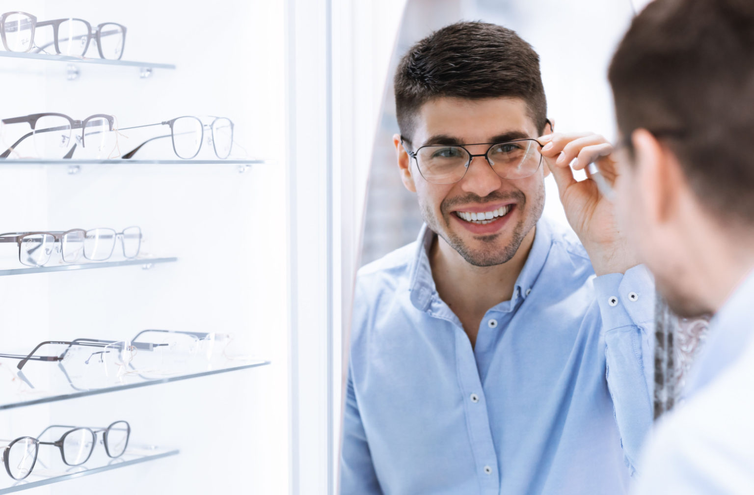 How to Determine Face Shape for Glasses | Calgary Optometry